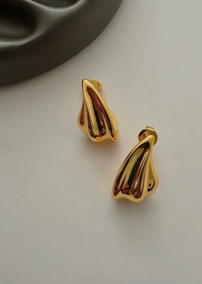 Maha Earrings – Red Ribbon